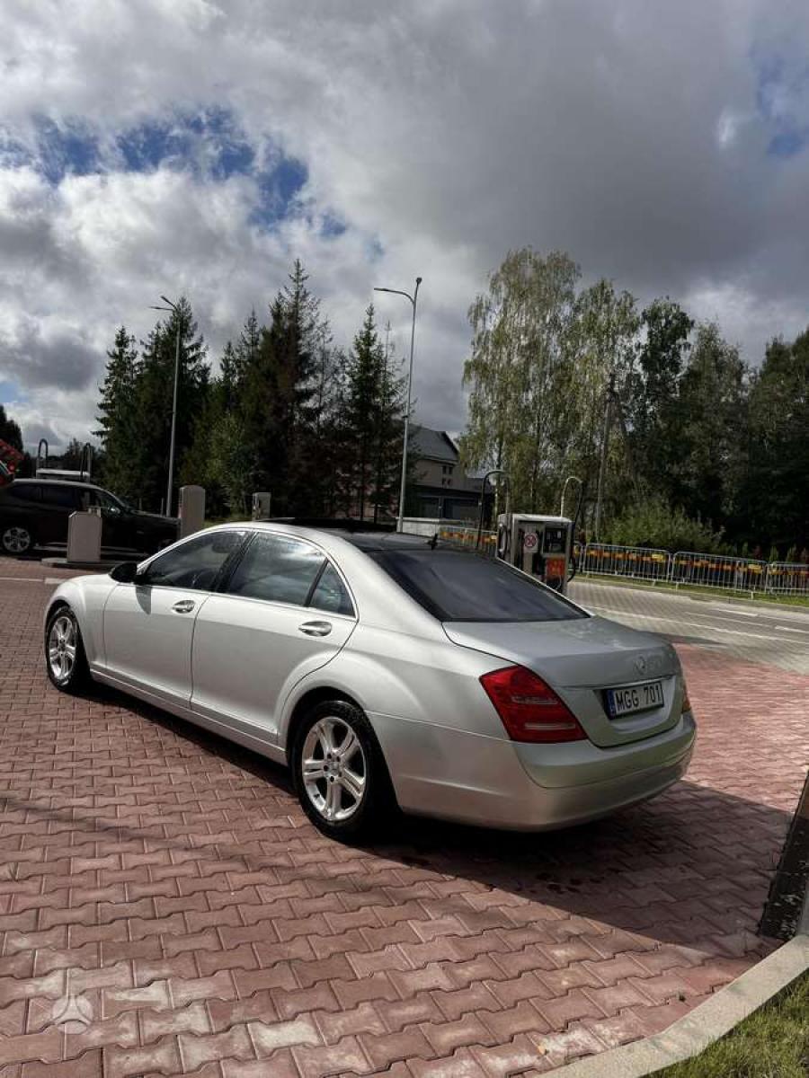 Grey Mercedes-Benz S 350 2007 in Vilnius, with an engine capacity of 3.50 L and mileage of 312 thousand km for 2990 €, photo 7 on AUTOMOTO.COM.LV