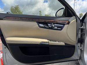 Grey Mercedes-Benz S 350 2007 in Vilnius, with an engine capacity of 3.50 L and mileage of 312 thousand km for 2990 €, photo 9 on AUTOMOTO.COM.LV