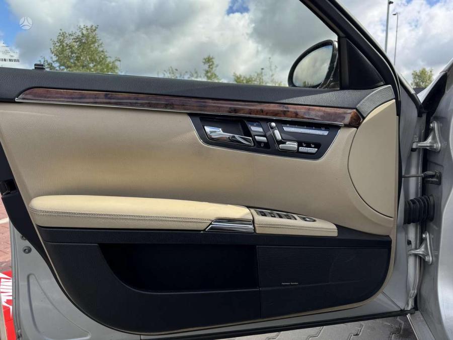 Grey Mercedes-Benz S 350 2007 in Vilnius, with an engine capacity of 3.50 L and mileage of 312 thousand km for 2990 €, photo 9 on AUTOMOTO.COM.LV