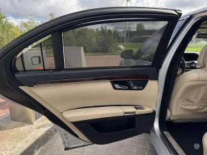 Grey Mercedes-Benz S 350 2007 in Vilnius, with an engine capacity of 3.50 L and mileage of 312 thousand km for 2990 €, photo 15 on AUTOMOTO.COM.LV