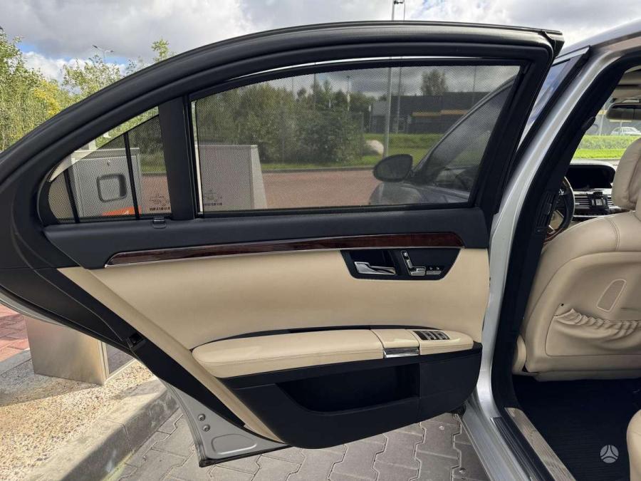 Grey Mercedes-Benz S 350 2007 in Vilnius, with an engine capacity of 3.50 L and mileage of 312 thousand km for 2990 €, photo 15 on AUTOMOTO.COM.LV
