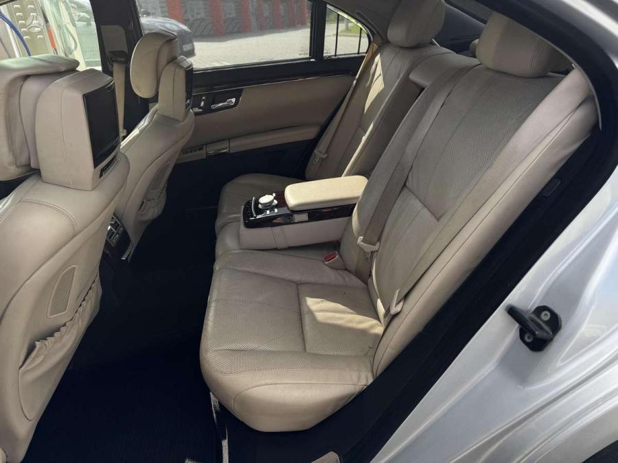 Grey Mercedes-Benz S 350 2007 in Vilnius, with an engine capacity of 3.50 L and mileage of 312 thousand km for 2990 €, photo 19 on AUTOMOTO.COM.LV