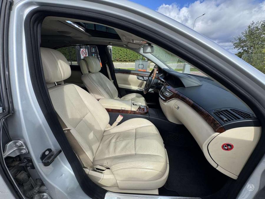 Grey Mercedes-Benz S 350 2007 in Vilnius, with an engine capacity of 3.50 L and mileage of 312 thousand km for 2990 €, photo 22 on AUTOMOTO.COM.LV