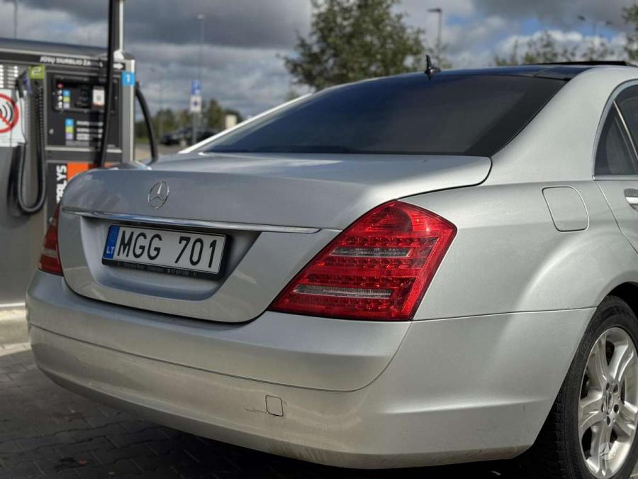 Grey Mercedes-Benz S 350 2007 in Vilnius, with an engine capacity of 3.50 L and mileage of 312 thousand km for 2990 €, photo 23 on AUTOMOTO.COM.LV