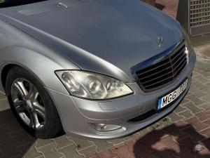 Grey Mercedes-Benz S 350 2007 in Vilnius, with an engine capacity of 3.50 L and mileage of 312 thousand km for 2990 €, photo 24 on AUTOMOTO.COM.LV