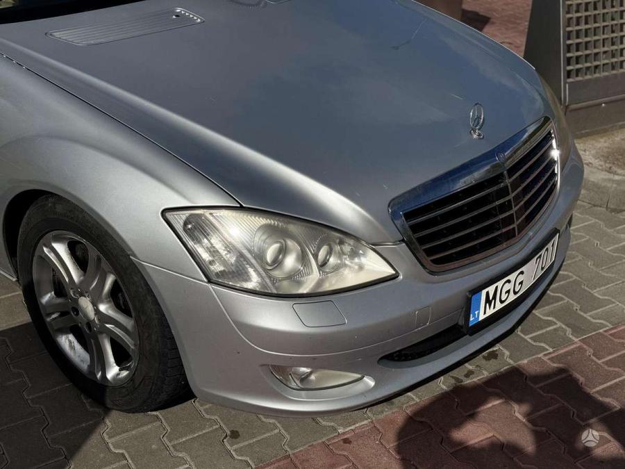 Grey Mercedes-Benz S 350 2007 in Vilnius, with an engine capacity of 3.50 L and mileage of 312 thousand km for 2990 €, photo 24 on AUTOMOTO.COM.LV