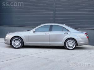 Pelēks Mercedes-Benz S 350 2007 Rīga, ar dzinēja tilpumu 3.50 L un nobraukumu 202 tūkst. km par 8600 €, foto 12 vietnē AUTOMOTO.COM.LV