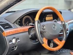 Pelēks Mercedes-Benz S 350 2007 Rīga, ar dzinēja tilpumu 3.50 L un nobraukumu 202 tūkst. km par 8600 €, foto 32 vietnē AUTOMOTO.COM.LV