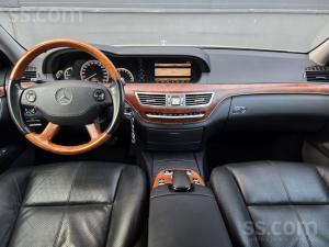 Pelēks Mercedes-Benz S 350 2007 Rīga, ar dzinēja tilpumu 3.50 L un nobraukumu 202 tūkst. km par 8600 €, foto 33 vietnē AUTOMOTO.COM.LV