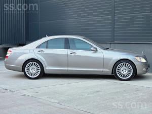 Grey Mercedes-Benz S 350 2007 in Riga, with an engine capacity of 3.50 L and mileage of 201 thousand km for 8600 €, photo 14 on AUTOMOTO.COM.LV