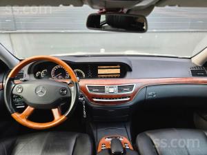 Grey Mercedes-Benz S 350 2007 in Riga, with an engine capacity of 3.50 L and mileage of 201 thousand km for 8600 €, photo 29 on AUTOMOTO.COM.LV