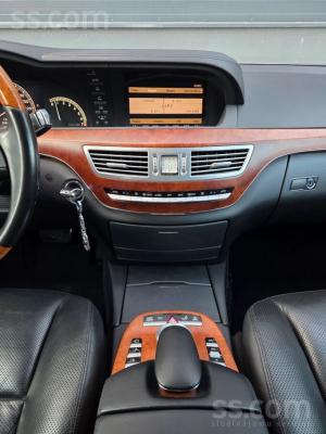 Grey Mercedes-Benz S 350 2007 in Riga, with an engine capacity of 3.50 L and mileage of 201 thousand km for 8600 €, photo 35 on AUTOMOTO.COM.LV