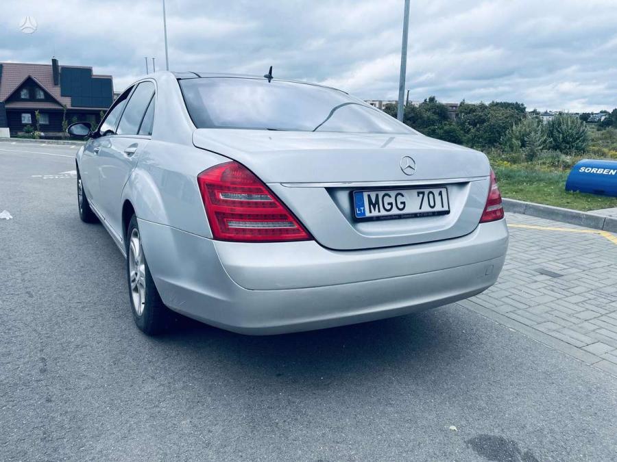 Pelēks Mercedes-Benz S 350 2008 Viļņa, ar dzinēja tilpumu 3.50 L un nobraukumu 440 tūkst. km par 3350 €, foto 1 vietnē AUTOMOTO.COM.LV