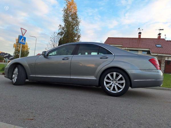 Grey Mercedes-Benz S 350 2010 in Klaipeda, with an engine capacity of 2.99 L and mileage of 244 thousand km for 11100 €, photo 6 on AUTOMOTO.COM.LV