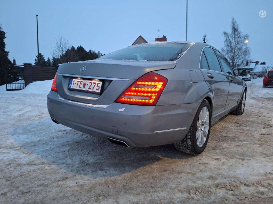 Pelēks Mercedes-Benz S 350 2010 Klaipėda, ar dzinēja tilpumu 3.00 L un nobraukumu 244 tūkst. km par 11200 €, foto 4 vietnē AUTOMOTO.COM.LV
