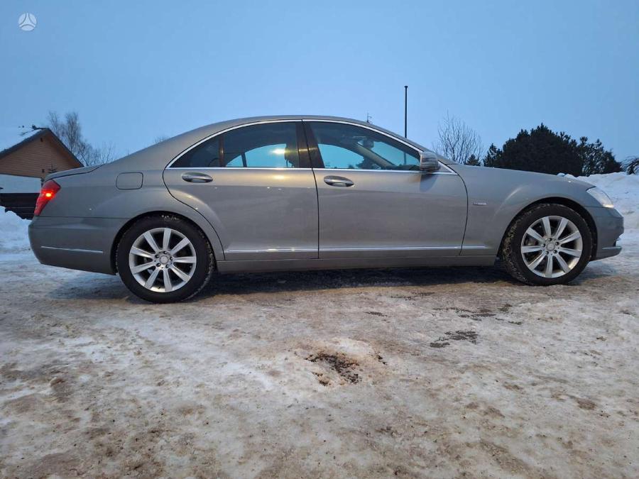 Pelēks Mercedes-Benz S 350 2010 Klaipėda, ar dzinēja tilpumu 3.00 L un nobraukumu 244 tūkst. km par 11200 €, foto 7 vietnē AUTOMOTO.COM.LV