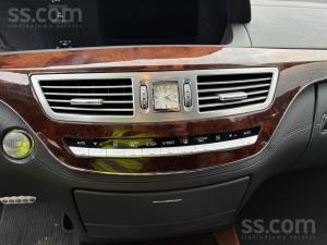 Pelēks Mercedes-Benz S 350 2010 Liepāja, ar dzinēja tilpumu 3.00 L un nobraukumu 263 tūkst. km par 12500 €, foto 9 vietnē AUTOMOTO.COM.LV