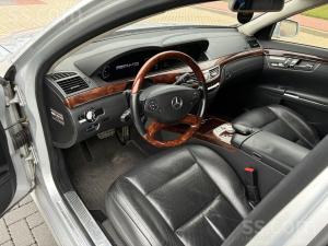 Pelēks Mercedes-Benz S 350 2010 Liepāja, ar dzinēja tilpumu 3.00 L un nobraukumu 263 tūkst. km par 12500 €, foto 10 vietnē AUTOMOTO.COM.LV