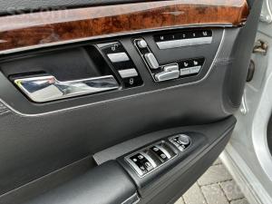 Pelēks Mercedes-Benz S 350 2010 Liepāja, ar dzinēja tilpumu 3.00 L un nobraukumu 263 tūkst. km par 12500 €, foto 13 vietnē AUTOMOTO.COM.LV