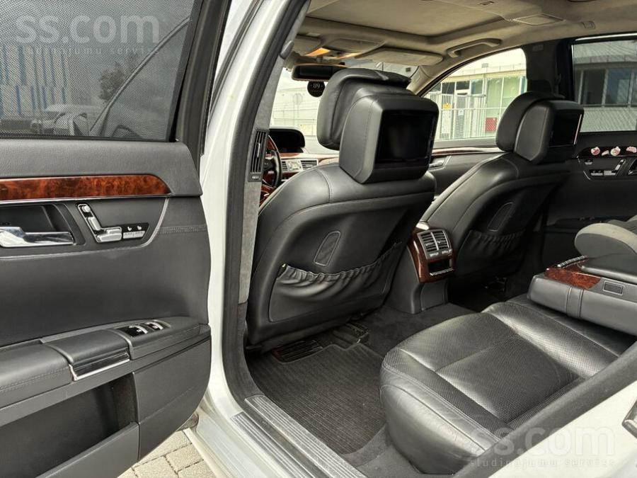 Pelēks Mercedes-Benz S 350 2010 Liepāja, ar dzinēja tilpumu 3.00 L un nobraukumu 263 tūkst. km par 12500 €, foto 14 vietnē AUTOMOTO.COM.LV