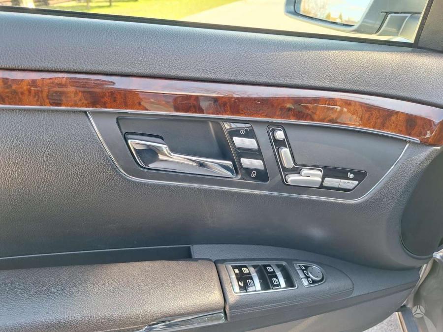 Pelēks Mercedes-Benz S 350 2010 Klaipėda, ar dzinēja tilpumu 2.99 L un nobraukumu 240 tūkst. km par 10399 €, foto 21 vietnē AUTOMOTO.COM.LV
