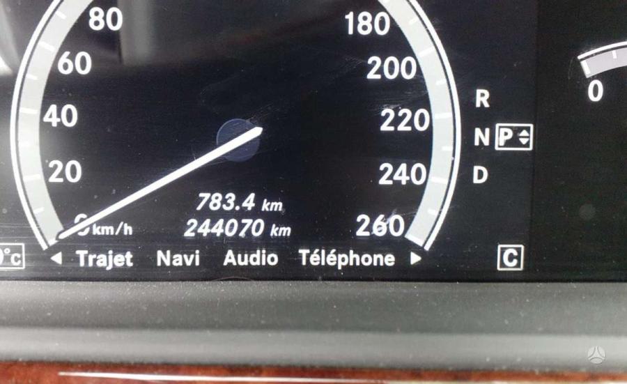 Grey Mercedes-Benz S 350 2010 in Klaipeda, with an engine capacity of 2.99 L and mileage of 240 thousand km for 10400 €, photo 10 on AUTOMOTO.COM.LV