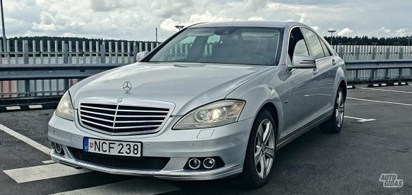 Серый Мерседес С 350 2010 в Вильнюс, объемом двигателя 3.20 л и пробегом 380 тыс. км за 5700 €, фото 1 на AUTOMOTO.COM.LV