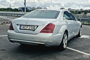 Grey Mercedes-Benz S 350 2010 in Vilnius, with an engine capacity of 3.20 L and mileage of 380 thousand km for 5700 €, photo 4 on AUTOMOTO.COM.LV