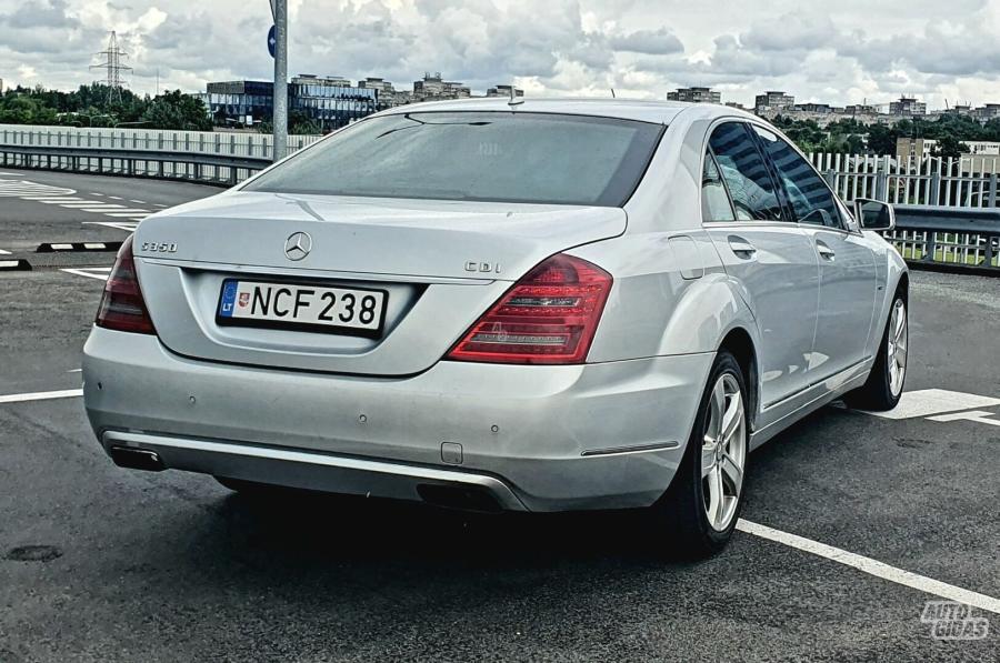 Grey Mercedes-Benz S 350 2010 in Vilnius, with an engine capacity of 3.20 L and mileage of 380 thousand km for 5700 €, photo 4 on AUTOMOTO.COM.LV