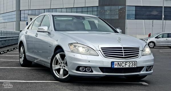 Серый Мерседес С 350 2010 в Вильнюс, объемом двигателя 3.00 л и пробегом 0 тыс. км за 5500 €, фото 1 на AUTOMOTO.COM.LV