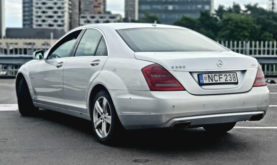 Grey Mercedes-Benz S 350 2010 in Vilnius, with an engine capacity of 3.00 L and mileage of 0 thousand km for 5500 €, photo 4 on AUTOMOTO.COM.LV