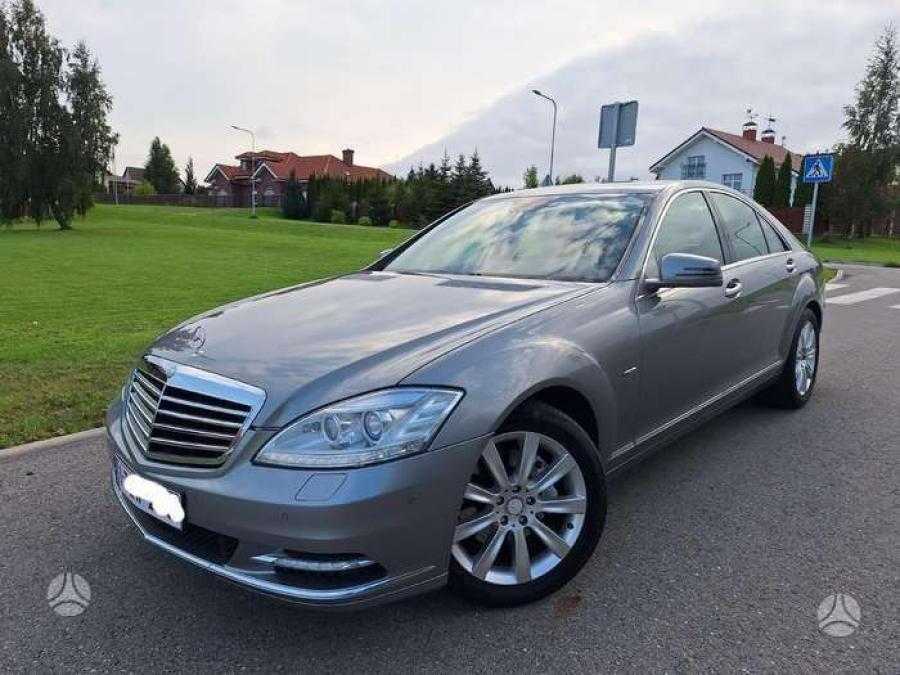 Серый Мерседес С 350 2010 в Клайпеда, объемом двигателя 2.99 л и пробегом 240 тыс. км за 10400 €, фото 1 на AUTOMOTO.COM.LV