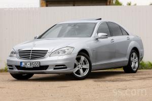 Серый Мерседес С 350 2010 в Елгава, объемом двигателя 3.00 л и пробегом 322 тыс. км за 10400 €, фото 3 на AUTOMOTO.COM.LV