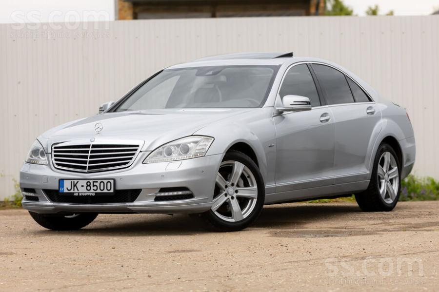 Серый Мерседес С 350 2010 в Елгава, объемом двигателя 3.00 л и пробегом 322 тыс. км за 10400 €, фото 3 на AUTOMOTO.COM.LV
