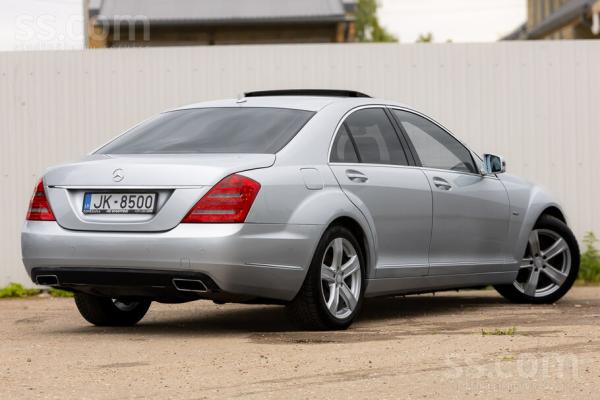 Pelēks Mercedes-Benz S 350 2010 Jelgava, ar dzinēja tilpumu 3.00 L un nobraukumu 322 tūkst. km par 10400 €, foto 5 vietnē AUTOMOTO.COM.LV