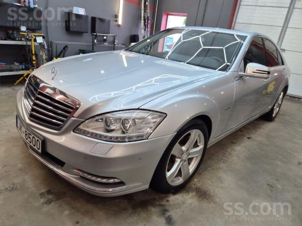 Grey Mercedes-Benz S 350 2010 in Jelgava, with an engine capacity of 3.00 L and mileage of 322 thousand km for 8100 €, photo 3 on AUTOMOTO.COM.LV