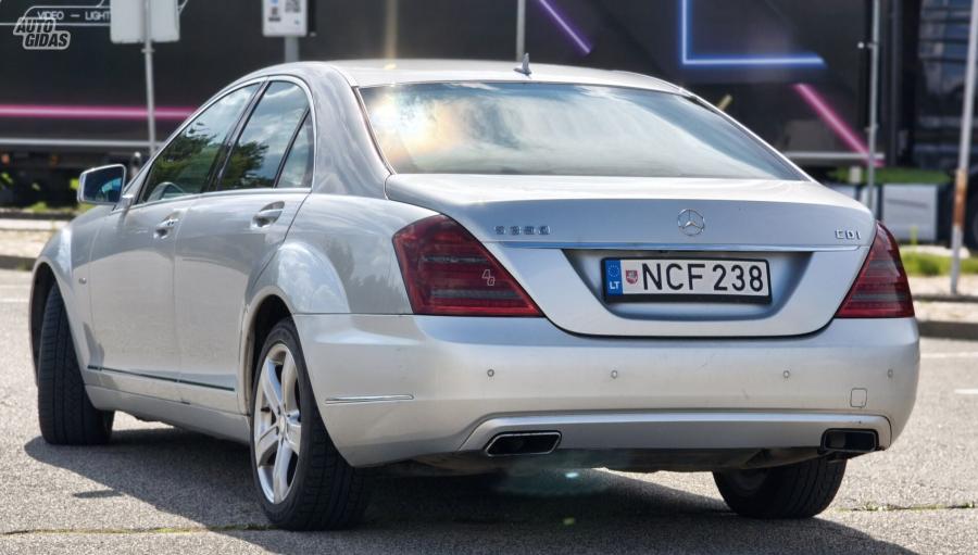 Grey Mercedes-Benz S 350 2010 in Vilnius, with an engine capacity of 3.00 L and mileage of 380 thousand km for 5700 €, photo 3 on AUTOMOTO.COM.LV