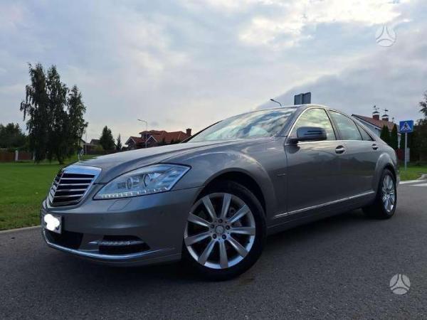 Серый Мерседес С 350 2010 в Клайпеда, объемом двигателя 2.99 л и пробегом 240 тыс. км за 9999 €, фото 1 на AUTOMOTO.COM.LV