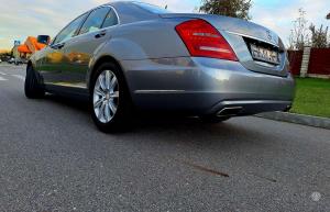 Grey Mercedes-Benz S 350 2010 in Klaipeda, with an engine capacity of 2.99 L and mileage of 240 thousand km for 9300 €, photo 4 on AUTOMOTO.COM.LV