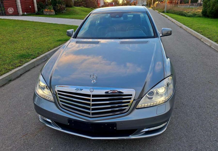 Grey Mercedes-Benz S 350 2010 in Klaipeda, with an engine capacity of 2.99 L and mileage of 240 thousand km for 9300 €, photo 6 on AUTOMOTO.COM.LV