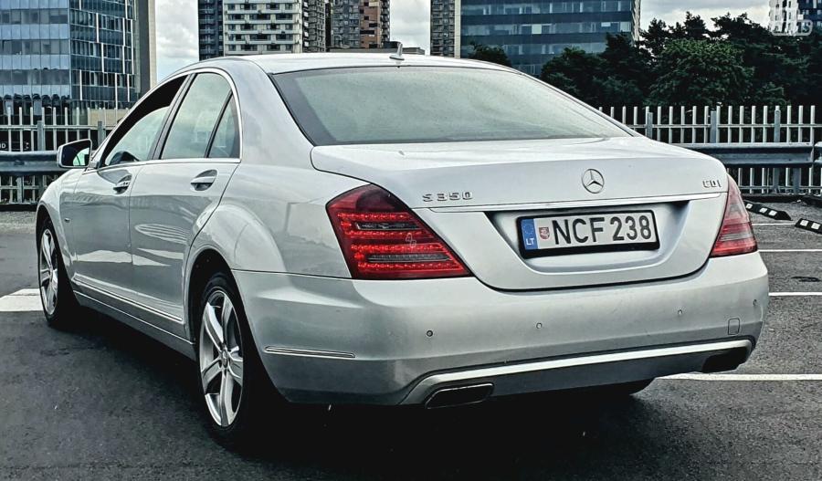 Grey Mercedes-Benz S 350 2010 in Vilnius, with an engine capacity of 3.00 L and mileage of 380 thousand km for 5700 €, photo 3 on AUTOMOTO.COM.LV