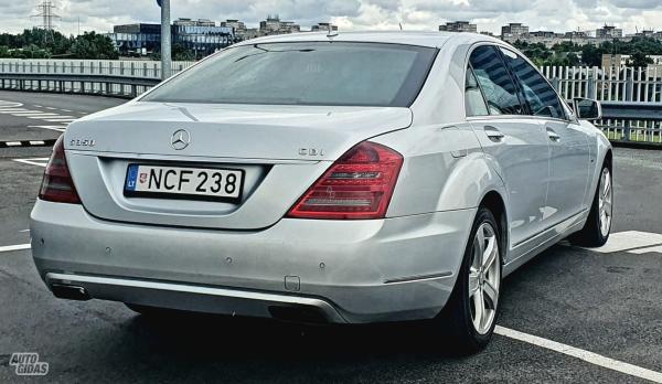 Серый Мерседес С 350 2010 в Вильнюс, объемом двигателя 3.00 л и пробегом 380 тыс. км за 5700 €, фото 4 на AUTOMOTO.COM.LV