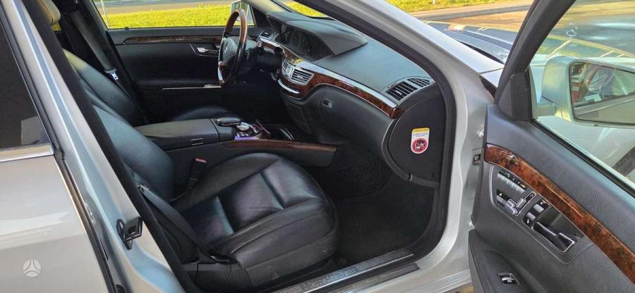 Grey Mercedes-Benz S 350 2011 in Panevezys, with an engine capacity of 2.99 L and mileage of 326 thousand km for 9900 €, photo 17 on AUTOMOTO.COM.LV