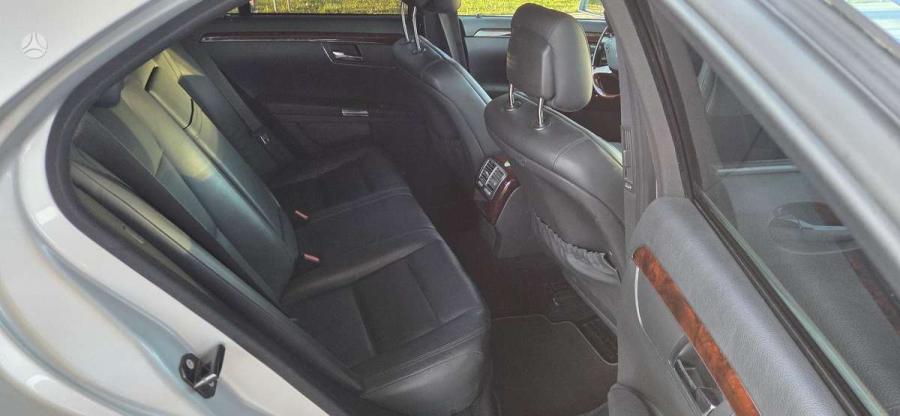Grey Mercedes-Benz S 350 2011 in Panevezys, with an engine capacity of 2.99 L and mileage of 326 thousand km for 9900 €, photo 18 on AUTOMOTO.COM.LV