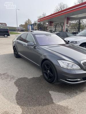 Серый Мерседес С 350 2011 в Вильнюс, объемом двигателя 2.90 л и пробегом 418 тыс. км за 8750 €, фото  на AUTOMOTO.COM.LV