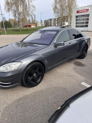 Серый Мерседес С 350 2011 в Вильнюс, объемом двигателя 2.90 л и пробегом 418 тыс. км за 8750 €, фото 3 на AUTOMOTO.COM.LV