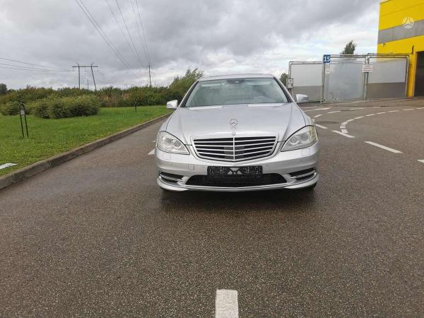 Grey Mercedes-Benz S 350 2013 in Siauliai, with an engine capacity of 2.99 L and mileage of 268 thousand km for 9300 €, photo 4 on AUTOMOTO.COM.LV