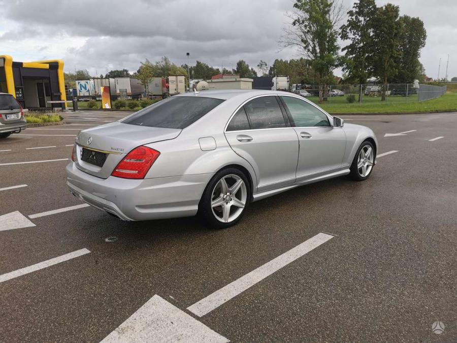 Grey Mercedes-Benz S 350 2013 in Siauliai, with an engine capacity of 2.99 L and mileage of 268 thousand km for 9300 €, photo 7 on AUTOMOTO.COM.LV