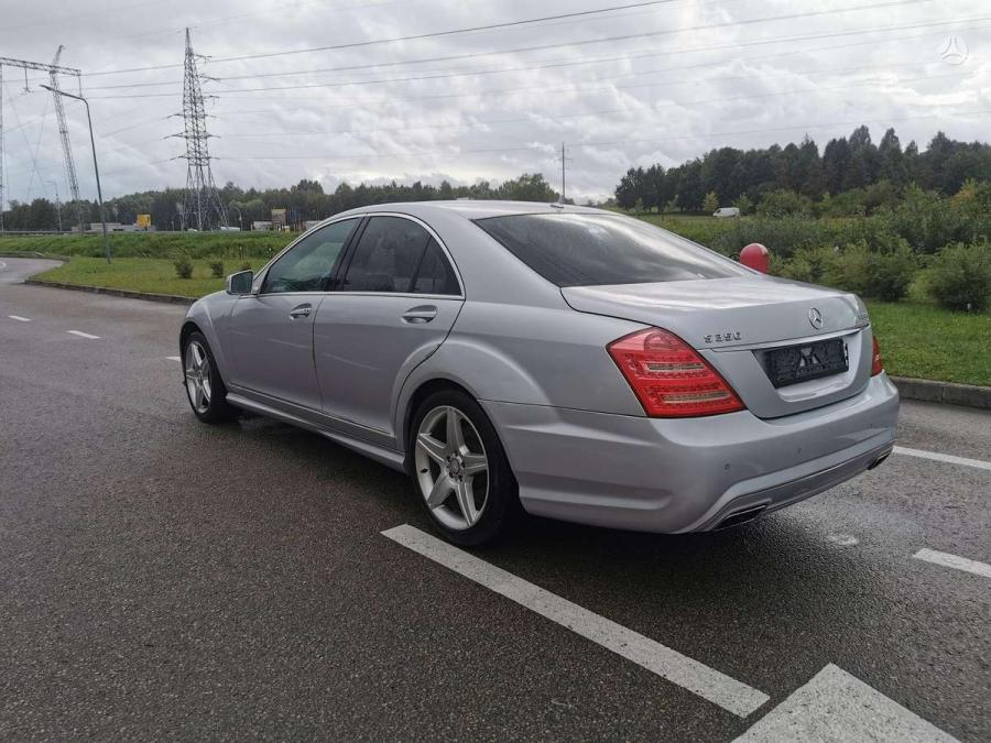 Grey Mercedes-Benz S 350 2013 in Siauliai, with an engine capacity of 2.99 L and mileage of 268 thousand km for 9300 €, photo 8 on AUTOMOTO.COM.LV