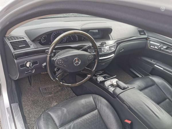 Grey Mercedes-Benz S 350 2013 in Siauliai, with an engine capacity of 2.99 L and mileage of 268 thousand km for 9300 €, photo 11 on AUTOMOTO.COM.LV